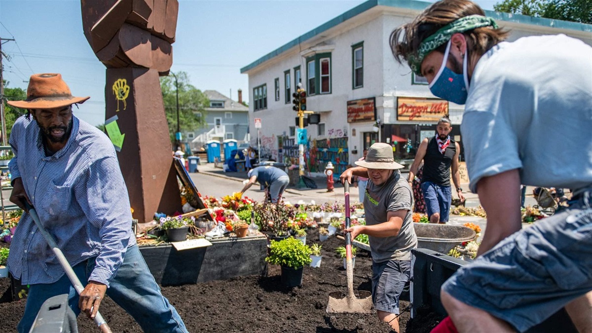 Neighborhoods Benefit From Community-Led Efforts to Transform Vacant ...